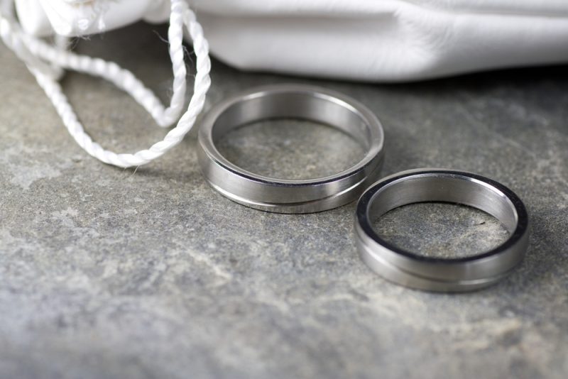 12 Creative Wedding Ring Alternatives | Nuptials