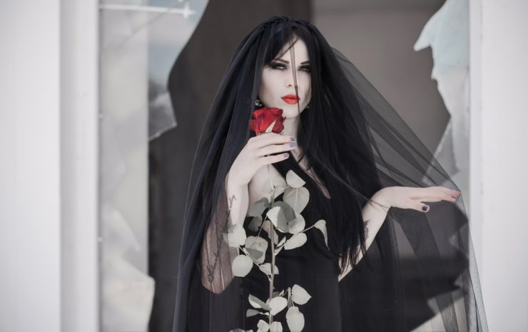 Romantic Goth Wedding Ideas to Try | Nuptials